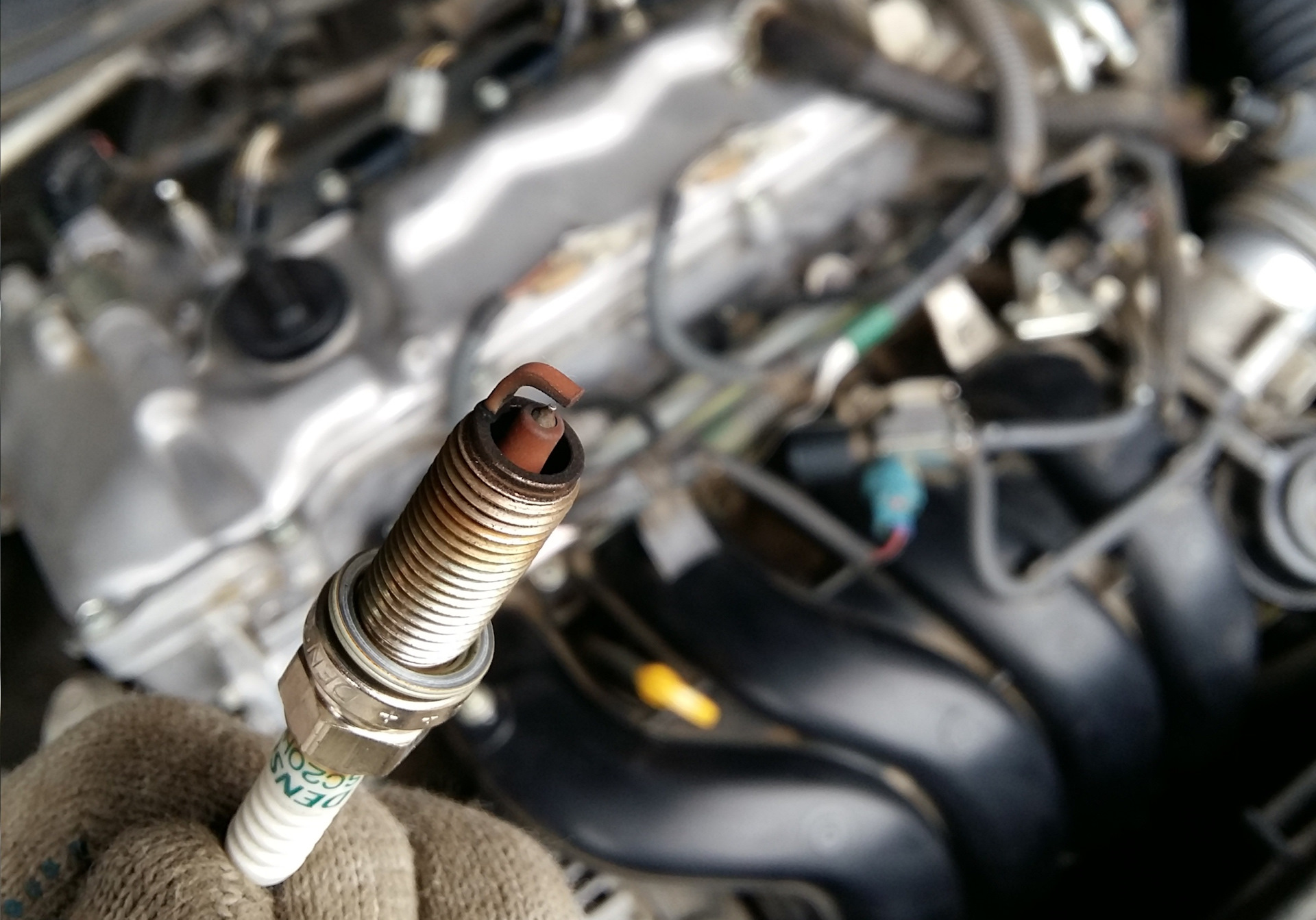 Candele di accensione: come funzionano, quando cambiarle e quali scegliere